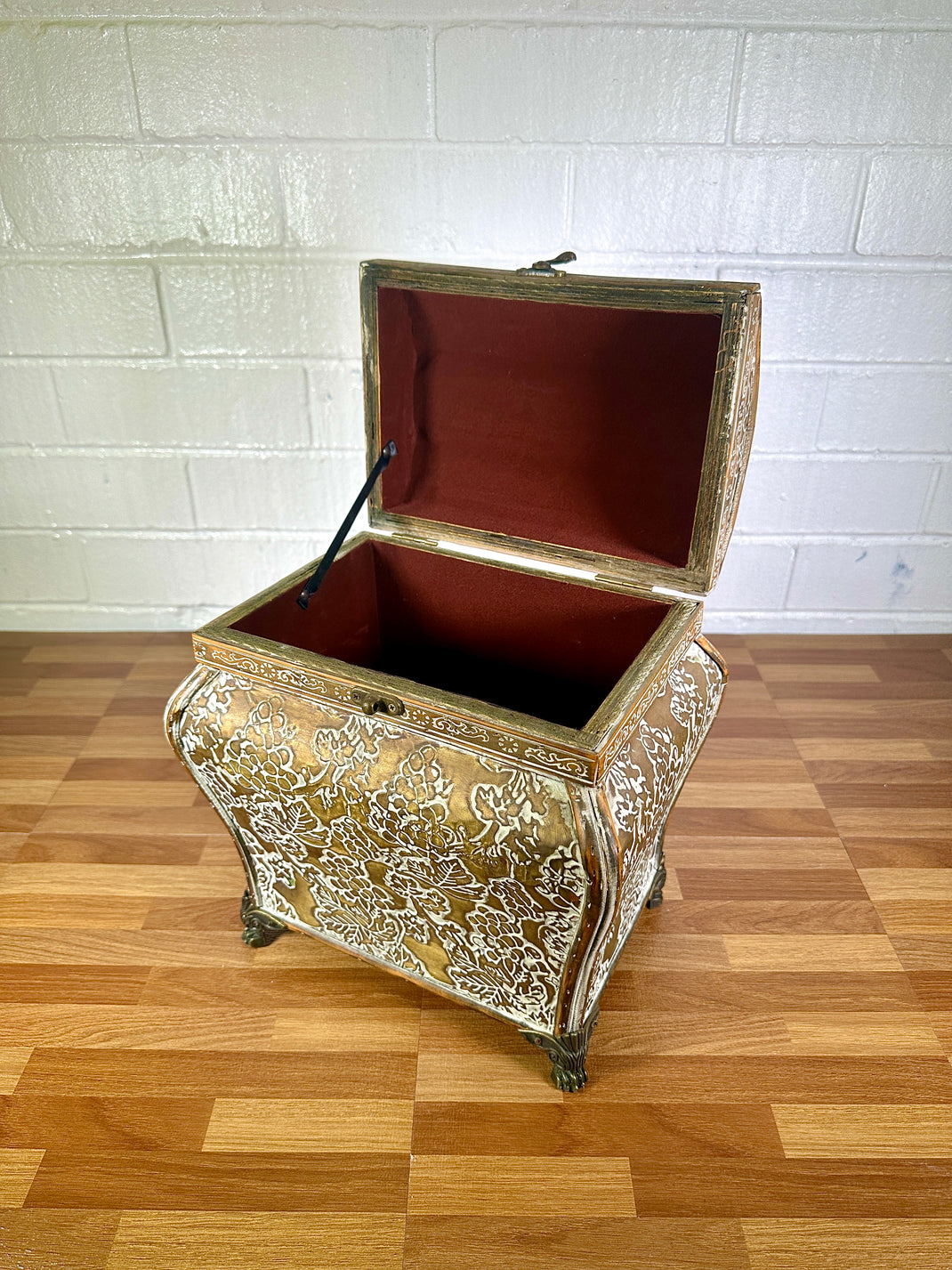 Our Services – Debbies Treasure Warehouse