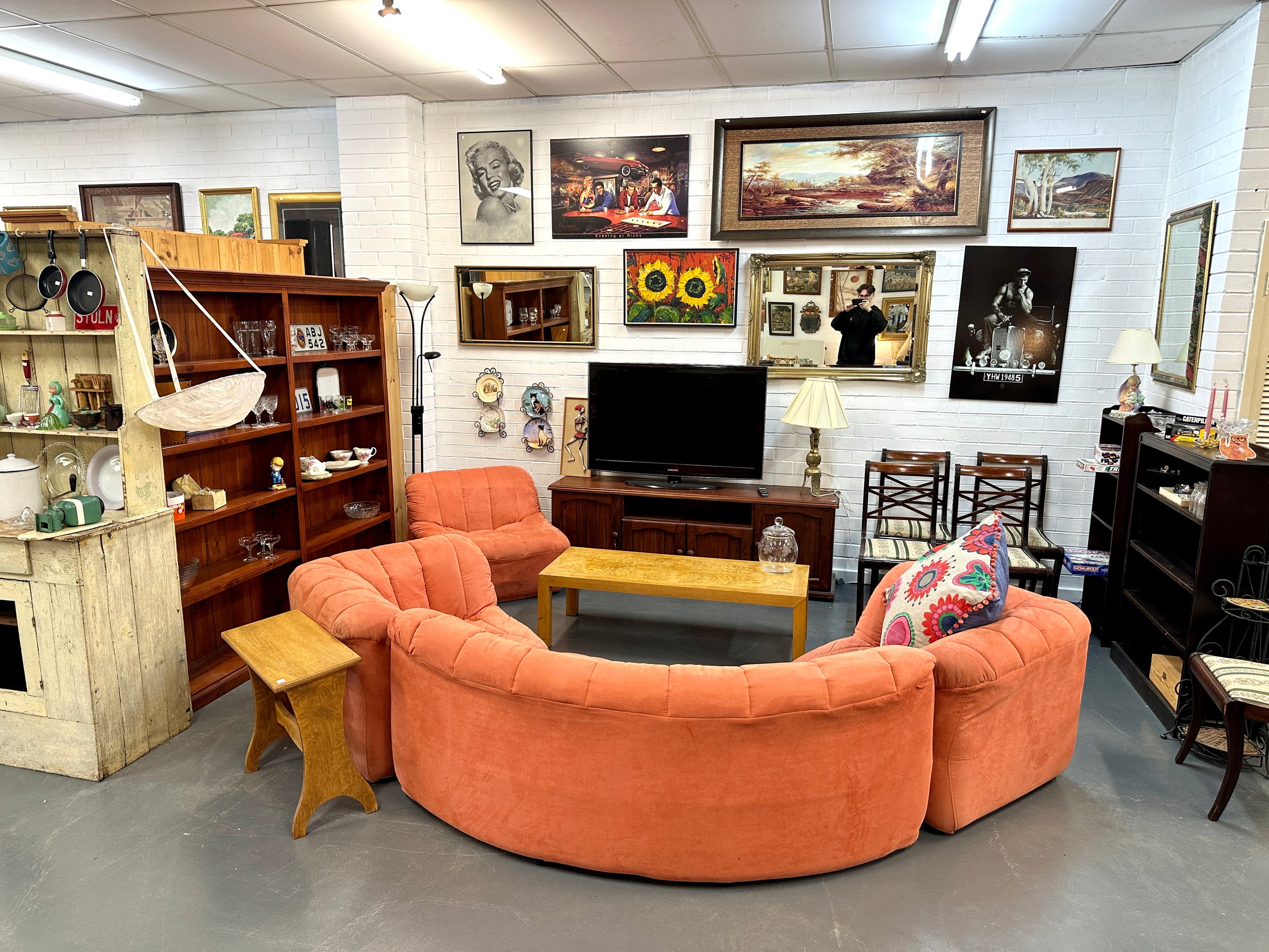 Location – Debbies Treasure Warehouse