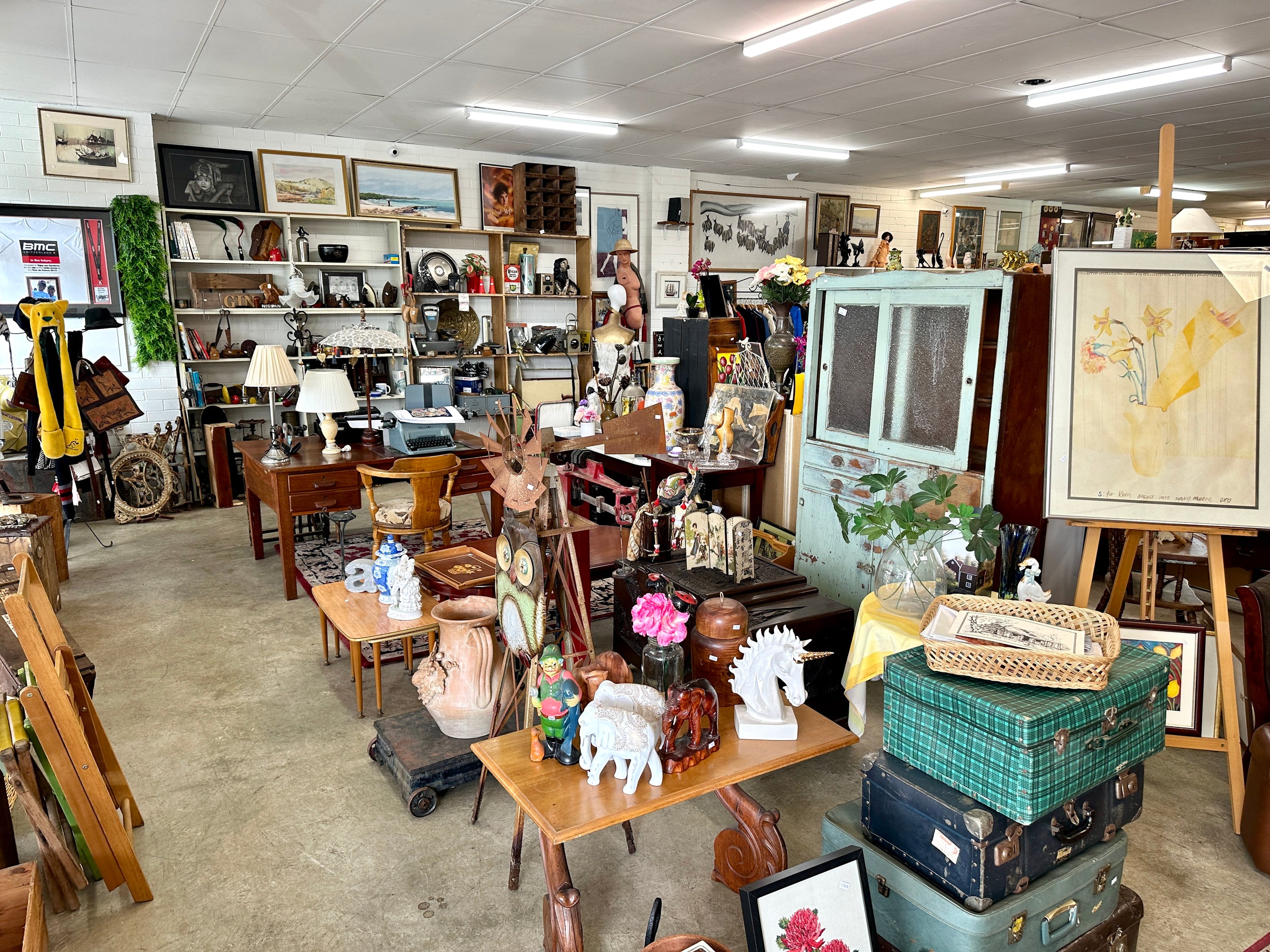Location – Debbies Treasure Warehouse