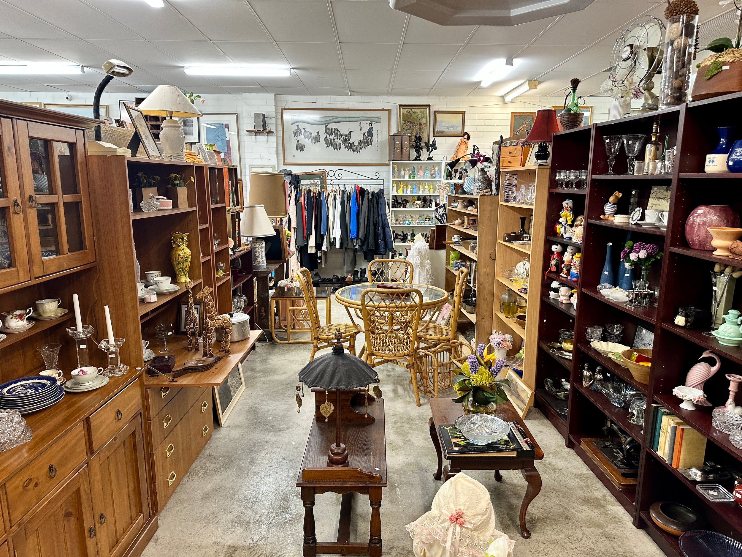 Location – Debbies Treasure Warehouse